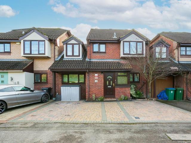 The Pastures, Oxhey, WD19, Bushey. 4 bed terraced house to rent £2,701 pcm £623 pw