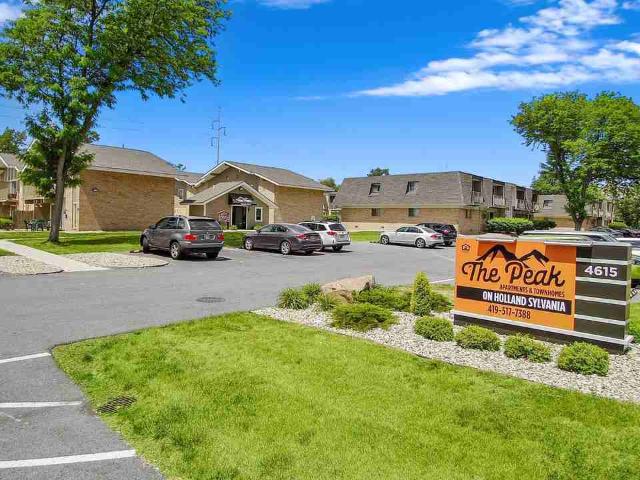 The Peak Apartments and Townhomes 2 Bedroom Apartment for Rent at 4615 N Holland Sylvania Rd, Toledo, OH 43623