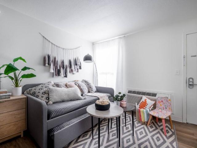 The Penleigh Branson Row 1 Bedroom Apartment for Rent at 300 N Francis St, Branson, MO 65616