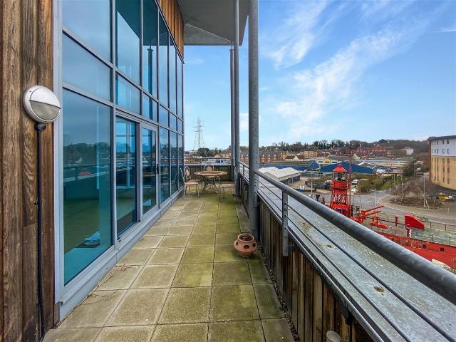 The Penthouse, Quayside Drive, Colchester CO2, 4 bed flat to rent, £2,250 pcm | PrimeLocation