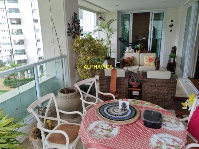 The Penthouses 322m2 Maravilhoso apartamento,predio com vista de 180 graus da exuberante area de
