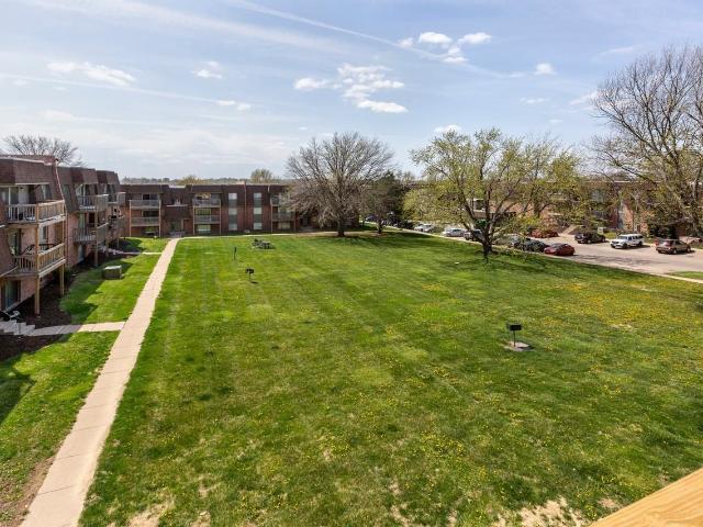 The Pines at Q Plaza Apartments 2 Bedroom Apartment for Rent at 8633 Q Plz, Omaha, NE 68127