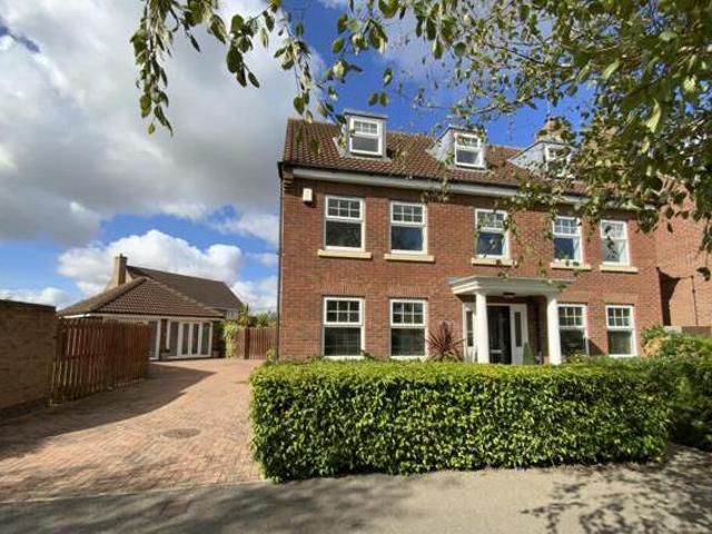 The Pines, Kingswood, 5 Bedroom Detached