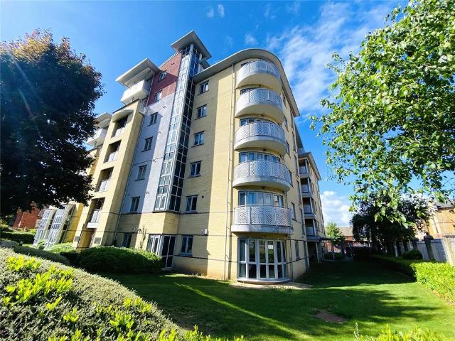 The Pinnacle, Kings Road, Reading. 2 bed flat to rent £1,450 pcm £335 pw
