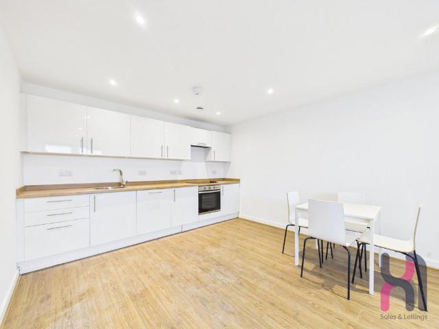 The Plaza, 1 Advent Way, Ancoats. 3 bed flat to rent £2,000 pcm £462 pw