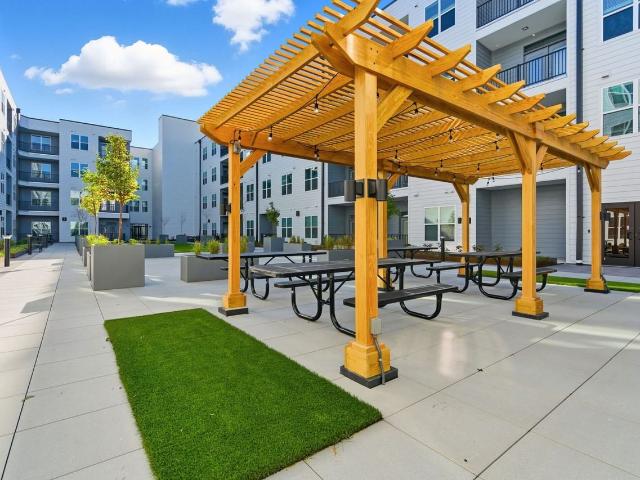 The Prestonian 2 Bedroom Apartment for Rent at 712 and 715 E Gray Street, Louisville, KY 40202 Central Business District