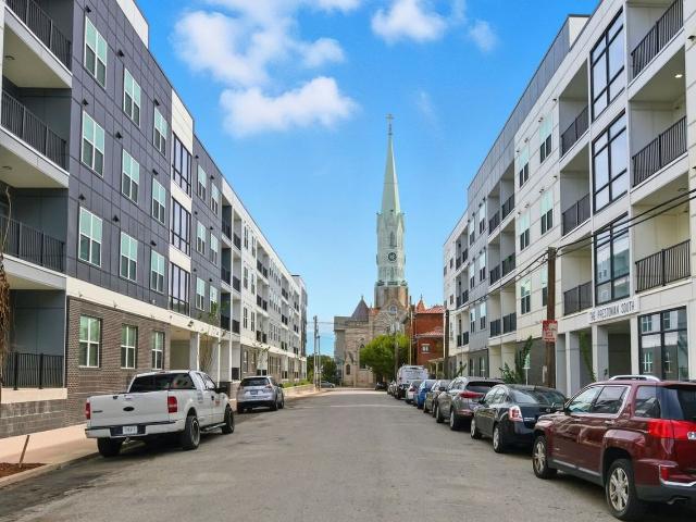 The Prestonian 3 Bedroom Apartment for Rent at 712 and 715 E Gray Street, Louisville, KY 40202 Central Business District