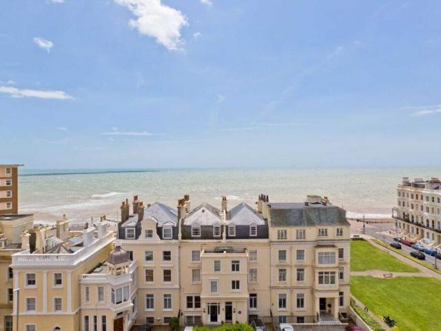 The Priory, Hove BN3, 2 bed penthouse to rent, £3,500 pcm | PrimeLocation