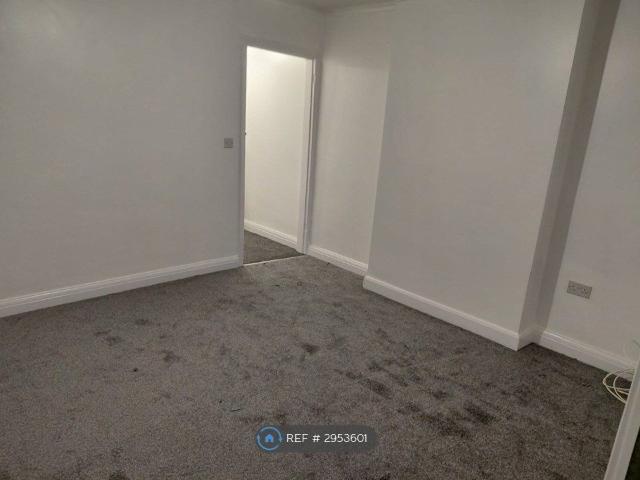 The Promenade, Brierley Hill DY5, 2 bed terraced house to rent, £950 pcm | PrimeLocation