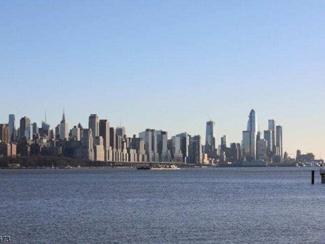 The Promenade, Edgewater, Condo For Sale