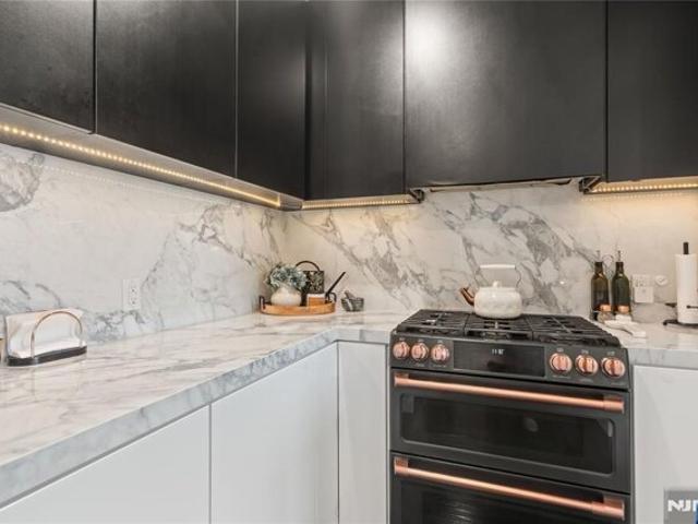 The Promenade, Edgewater, Condo For Sale