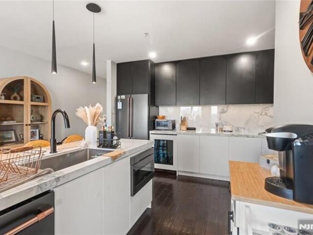 The Promenade, Edgewater, Condo For Sale