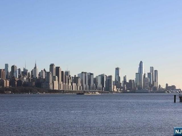 The Promenade, Edgewater, Condo For Sale