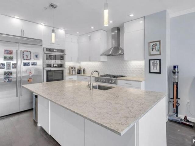 The Promenade, Edgewater, Condo For Sale