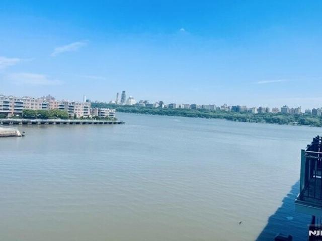 The Promenade, Edgewater, Condo For Sale