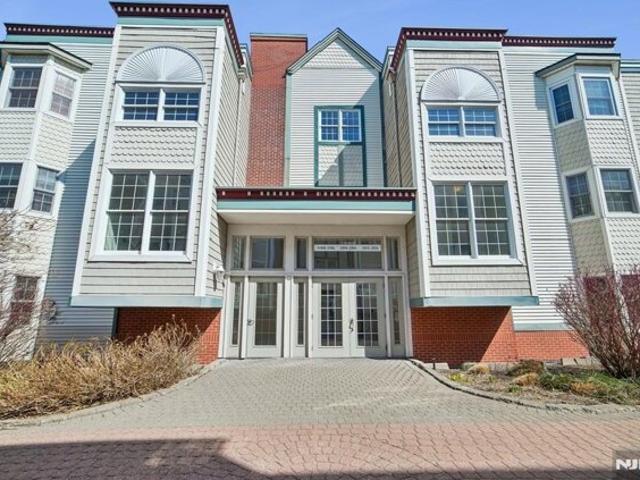 The Promenade, Edgewater, Condo For Sale