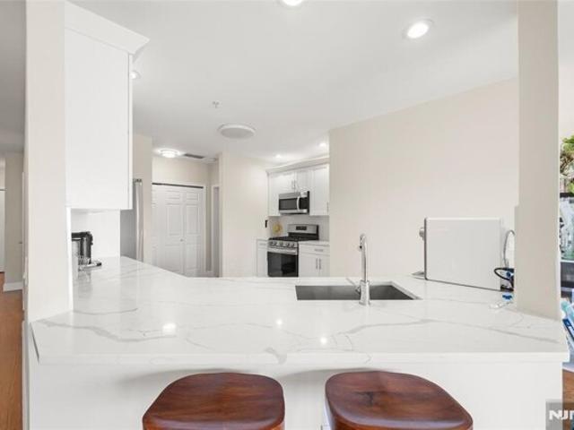 The Promenade, Edgewater, Condo For Sale