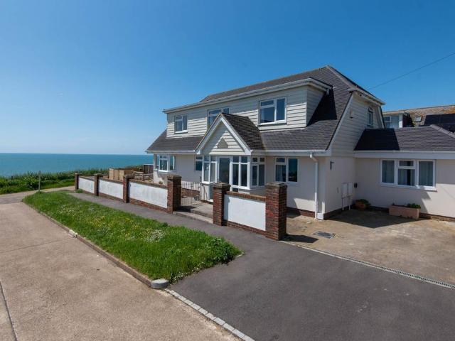 The Promenade, Peacehaven 5 bed detached house to rent £2,950 pcm £681 pw