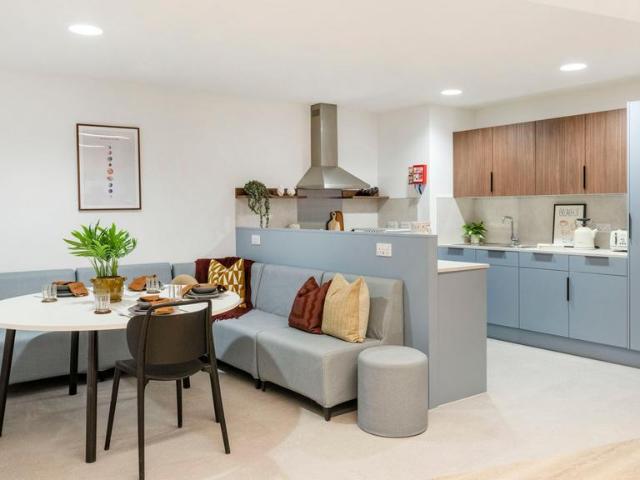 The Propeller Quarter, Fairlawn. 4 bed flat to rent £2,947 pcm £680 pw