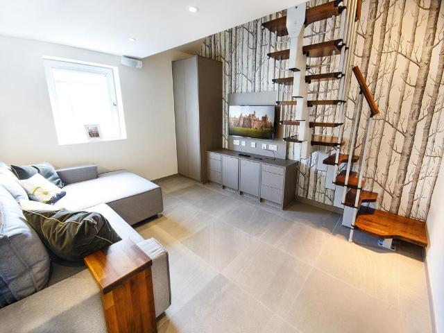 The Quad, Campbell Street, Cambridge. 1 bed flat to rent £1,625 pcm £375 pw