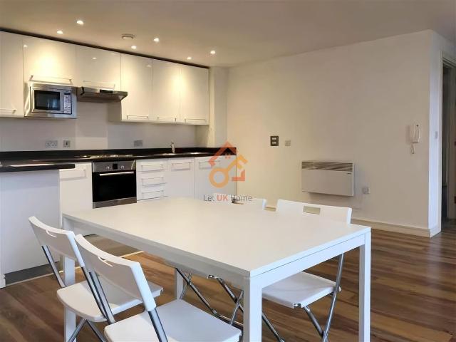 The Quadrangle, 1 Lower Ormond Street, Manchester M1, 3 bed flat to rent, £2,200 pcm | PrimeLocation