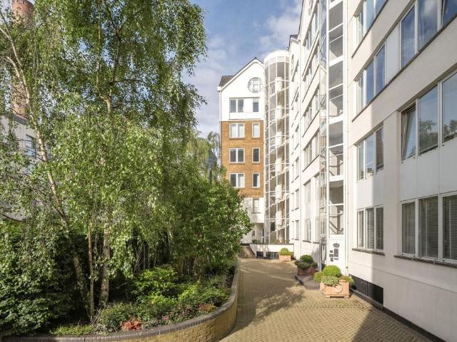 The Quadrangle, Chelsea Harbour. 2 bed flat to rent £6,250 pcm £1,442 pw