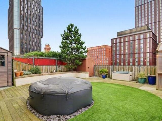 The Quadrangle, Lower Ormond Street, 3 Bedroom Apartment