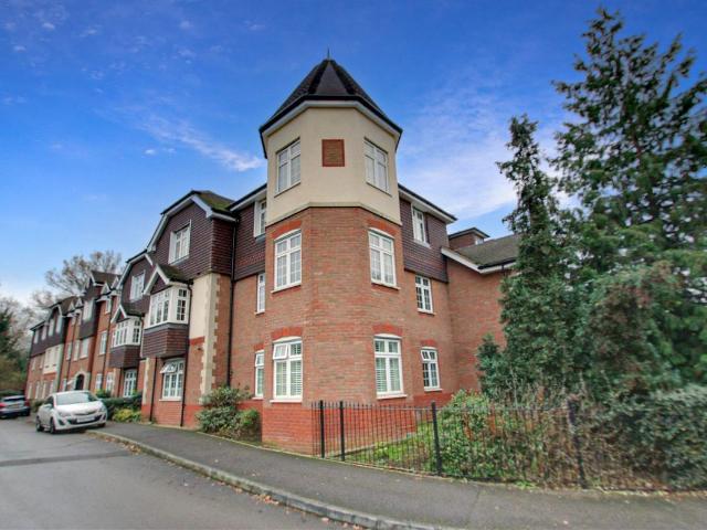 The Quadrant, Brighton Road, Addlestone, Surrey KT15, 2 bed flat to rent, £1,550 pcm | PrimeLocation