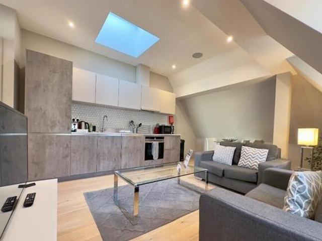 The Quadrant, London, 2 Bedroom Flat