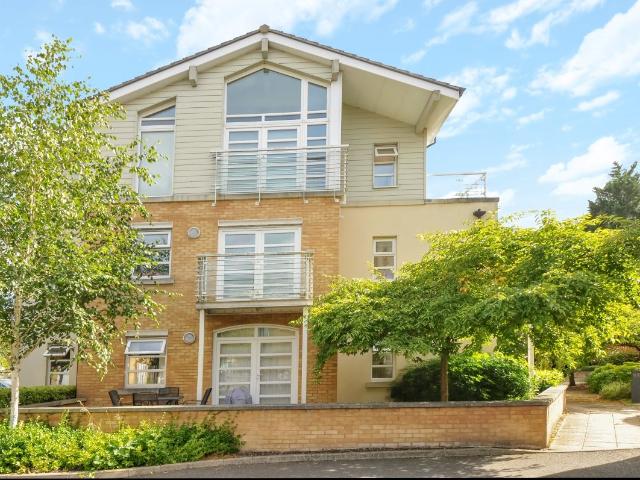 The Quadrant, Rickmansworth WD3, 2 bed flat to rent, £1,750 pcm | PrimeLocation