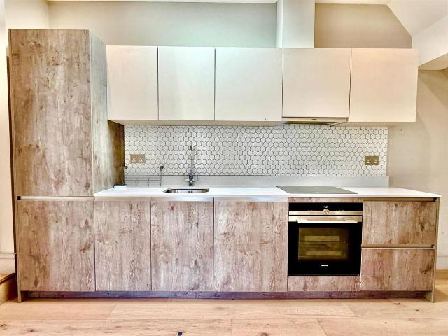 The Quadrant, Richmond TW9, 2 bed flat to rent, £2,750 pcm | PrimeLocation