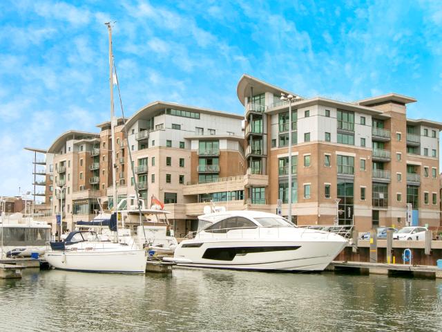 The Quay, Poole BH15, 2 bed flat to rent, £1,350 pcm | PrimeLocation