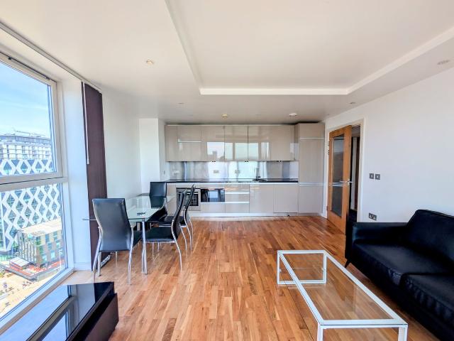 The Quays, Salford M50, 2 bed flat to rent, £1,650 pcm | PrimeLocation