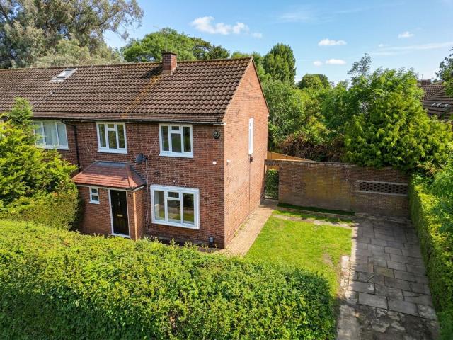 The Roundway, Claygate, KT10