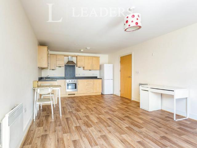 The Roundhouse, Gunwharf Quays. 2 bed flat to rent £1,450 pcm £335 pw