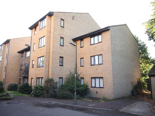 The Rowans, Woking GU22, Studio to rent, £950 pcm | PrimeLocation