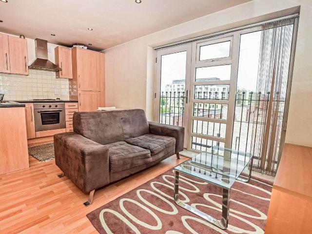 The Royal, Wilton Place, Salford, Manchester M3, 1 bed flat to rent, £900 pcm | PrimeLocation