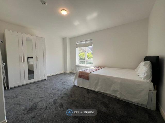 The Rookery, Grays RM20, Room to rent, £825 pcm | PrimeLocation