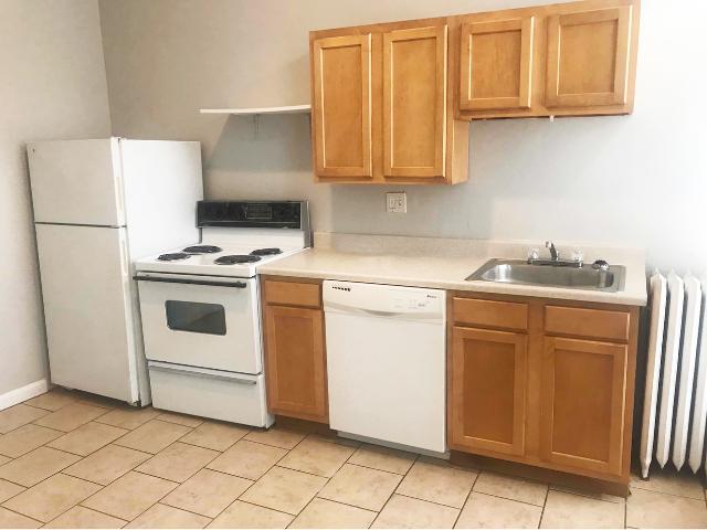 The Roseanne 3 Bedroom Apartment for Rent at 3300 Jefferson Ave, Cincinnati, OH 45220 Clifton