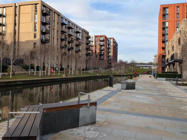 The Railings, Middlewood Locks