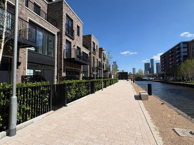 The Railings, Middlewood Locks M5, 2 bed flat to rent, £1,550 pcm | PrimeLocation