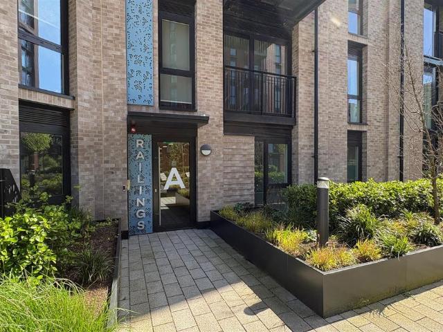 The Railings, Middlewood Locks M5, 2 bed flat to rent, £1,625 pcm | PrimeLocation