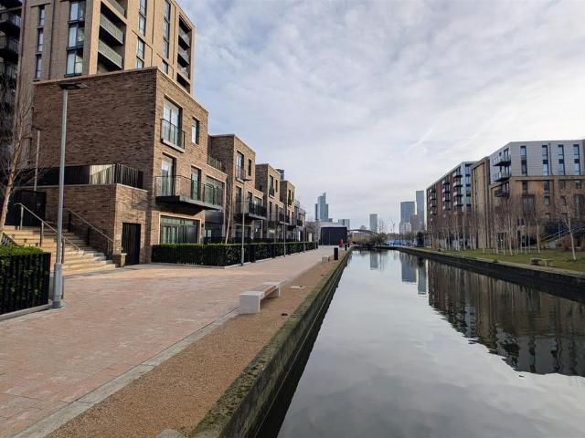 The Railings, Middlewood Locks M5, 3 bed flat to rent, £1,950 pcm | PrimeLocation