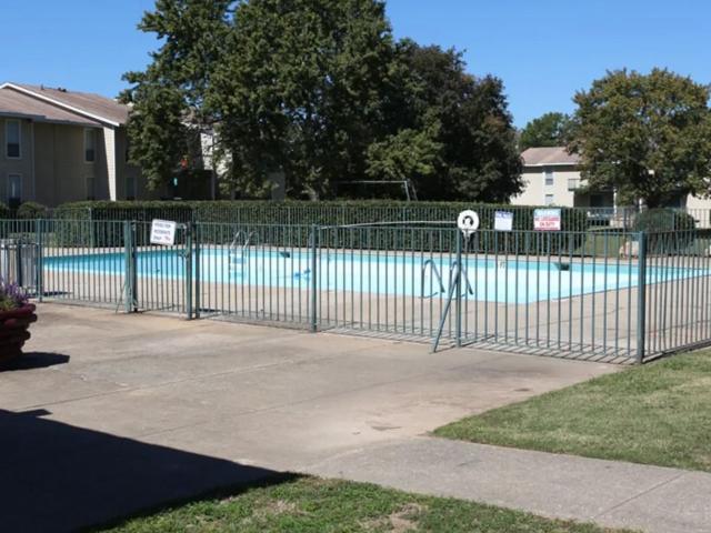 The Raintree Apartments 2 Bedroom Apartment for Rent at 2318 Raintree Ct, Center Point, AL 35215