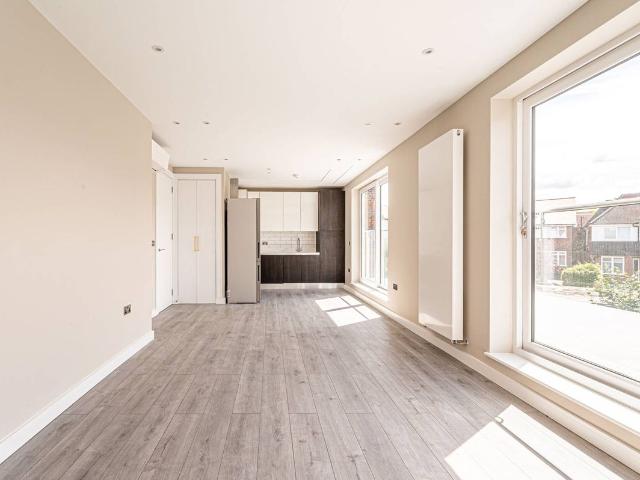 The Ridgeway, Golders Green, London NW11, 2 bed flat to rent, £2,900 pcm | PrimeLocation