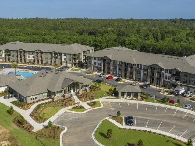The Retreat at Fairhope Village 1 Bedroom Apartment for Rent at 300 Fly Creek Ave, Fairhope, AL 36532