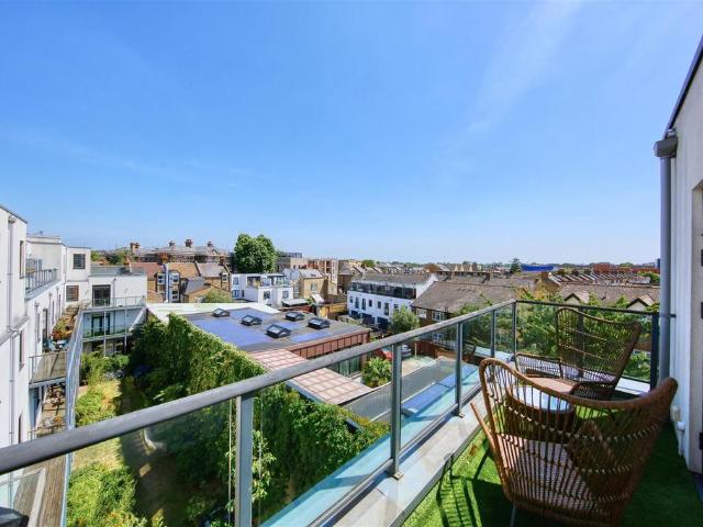 The Retreat, Furmage Street 2 bed apartment to rent £2,500 pcm £577 pw