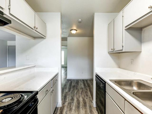 The Redford 2 Bedroom Apartment for Rent at 1221 Redford St, Houston, TX 77034 Edgebrook