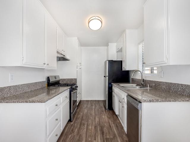 The Reef 2 Bedroom Apartment for Rent at 521 W Hyde Park Blvd, Inglewood, CA 90302 North Inglewood