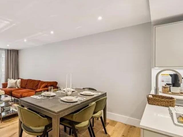 The Regent Gift Shop, 219 Baker Street, London, NW1 5RS, United Kingdom | 4 bed apartment for rent #167642918 | Rentberry